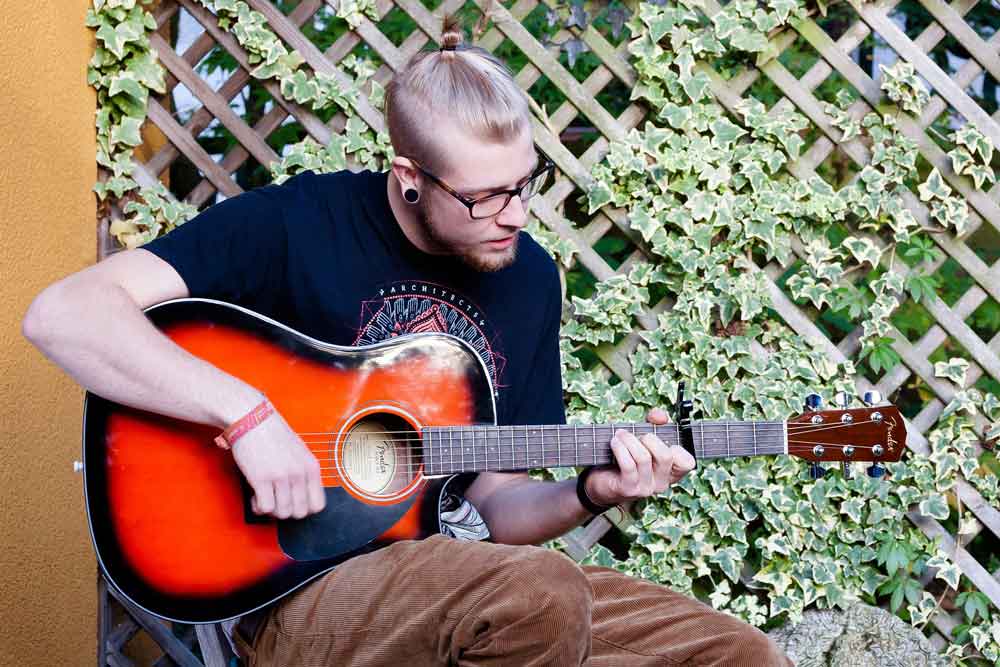 How To Teach Yourself Guitar In 5 Steps Approachable Music